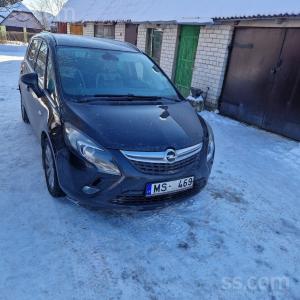 Black Opel Zafira 2016 in Gulbene, with an engine capacity of 2.00 L and mileage of 281 thousand km for 8850 €, photo  on AUTOMOTO.COM.LV