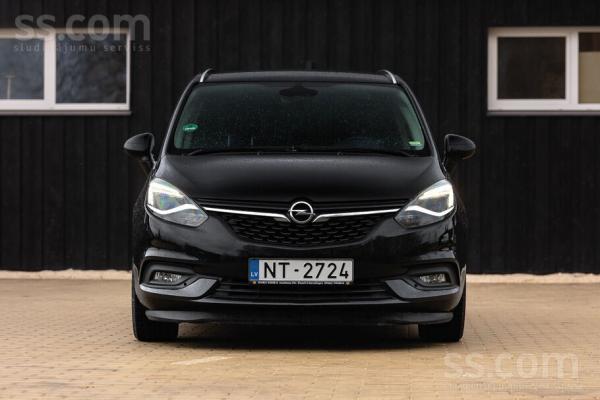 Black Opel Zafira 2016 in Jelgava, with an engine capacity of 2.00 L and mileage of 222 thousand km for 7700 €, photo 3 on AUTOMOTO.COM.LV