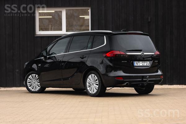 Black Opel Zafira 2016 in Jelgava, with an engine capacity of 2.00 L and mileage of 222 thousand km for 7700 €, photo 4 on AUTOMOTO.COM.LV