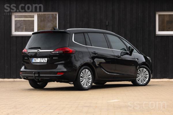 Black Opel Zafira 2016 in Jelgava, with an engine capacity of 2.00 L and mileage of 222 thousand km for 7700 €, photo 5 on AUTOMOTO.COM.LV