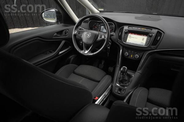 Black Opel Zafira 2016 in Jelgava, with an engine capacity of 2.00 L and mileage of 222 thousand km for 7700 €, photo 7 on AUTOMOTO.COM.LV