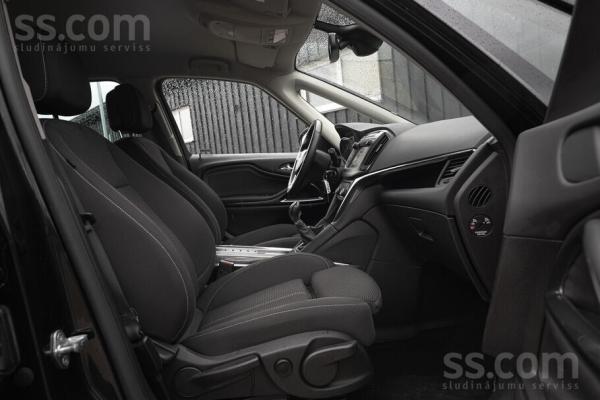 Black Opel Zafira 2016 in Jelgava, with an engine capacity of 2.00 L and mileage of 222 thousand km for 7700 €, photo 8 on AUTOMOTO.COM.LV