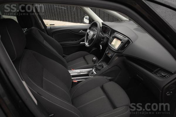 Black Opel Zafira 2016 in Jelgava, with an engine capacity of 2.00 L and mileage of 222 thousand km for 7700 €, photo 9 on AUTOMOTO.COM.LV