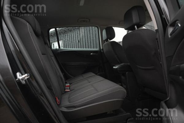 Black Opel Zafira 2016 in Jelgava, with an engine capacity of 2.00 L and mileage of 222 thousand km for 7700 €, photo 10 on AUTOMOTO.COM.LV