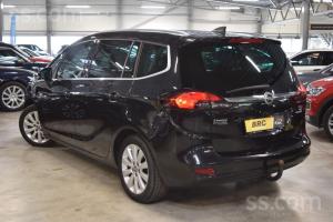 Black Opel Zafira 2016 in Riga, with an engine capacity of 1.60 L and mileage of 242 thousand km for 6500 €, photo 3 on AUTOMOTO.COM.LV