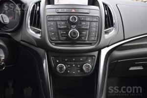 Black Opel Zafira 2016 in Riga, with an engine capacity of 1.60 L and mileage of 242 thousand km for 6500 €, photo 7 on AUTOMOTO.COM.LV