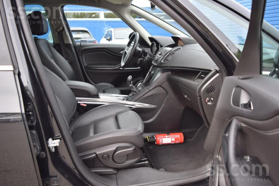 Black Opel Zafira 2016 in Riga, with an engine capacity of 1.60 L and mileage of 242 thousand km for 6500 €, photo 14 on AUTOMOTO.COM.LV