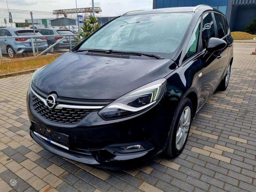 Black Opel Zafira 2016 in Siauliai, with an engine capacity of 1.60 L and mileage of 290 thousand km for 7300 €, photo 1 on AUTOMOTO.COM.LV