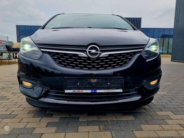 Black Opel Zafira 2016 in Siauliai, with an engine capacity of 1.60 L and mileage of 290 thousand km for 7300 €, photo 3 on AUTOMOTO.COM.LV