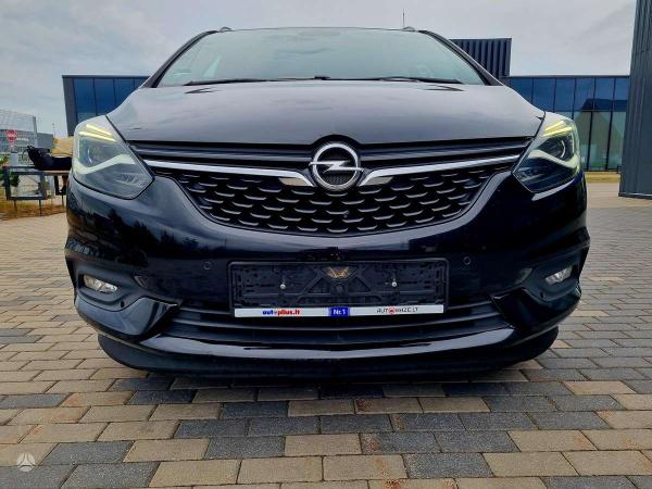 Black Opel Zafira 2016 in Siauliai, with an engine capacity of 1.60 L and mileage of 290 thousand km for 7300 €, photo 4 on AUTOMOTO.COM.LV
