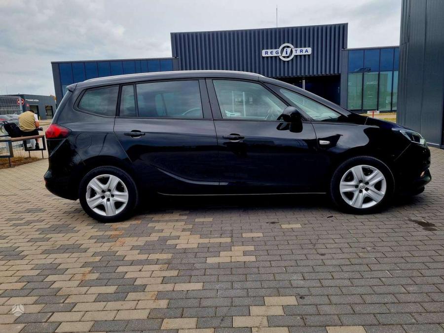 Black Opel Zafira 2016 in Siauliai, with an engine capacity of 1.60 L and mileage of 290 thousand km for 7300 €, photo 8 on AUTOMOTO.COM.LV
