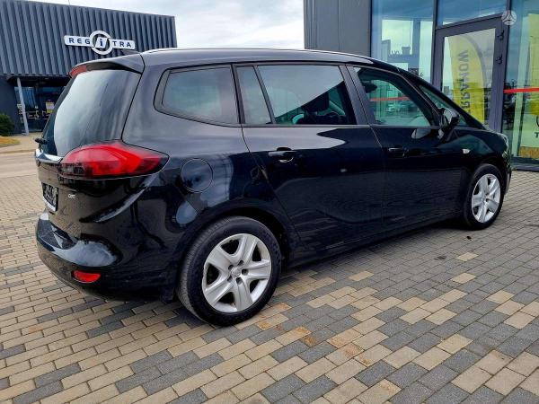 Black Opel Zafira 2016 in Siauliai, with an engine capacity of 1.60 L and mileage of 290 thousand km for 7300 €, photo 8 on AUTOMOTO.COM.LV