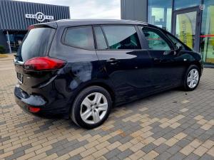 Black Opel Zafira 2016 in Siauliai, with an engine capacity of 1.60 L and mileage of 290 thousand km for 7300 €, photo 9 on AUTOMOTO.COM.LV
