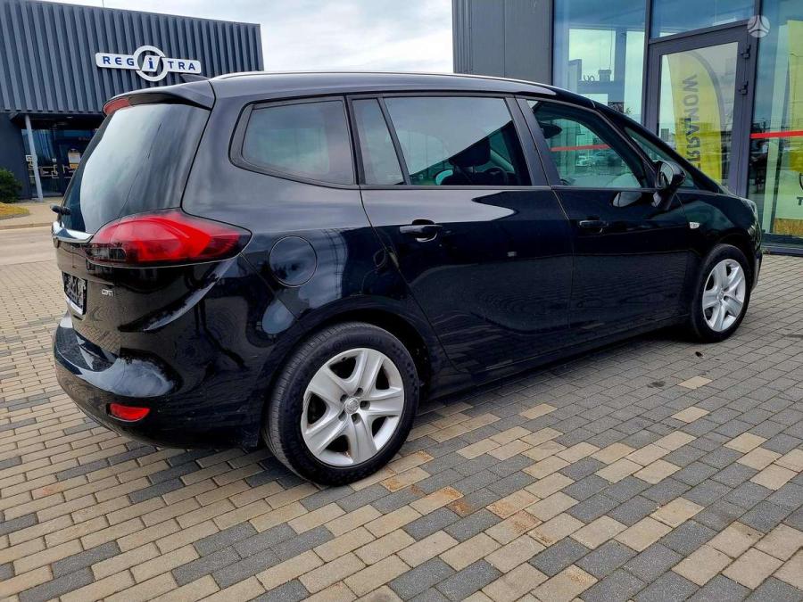 Black Opel Zafira 2016 in Siauliai, with an engine capacity of 1.60 L and mileage of 290 thousand km for 7300 €, photo 9 on AUTOMOTO.COM.LV