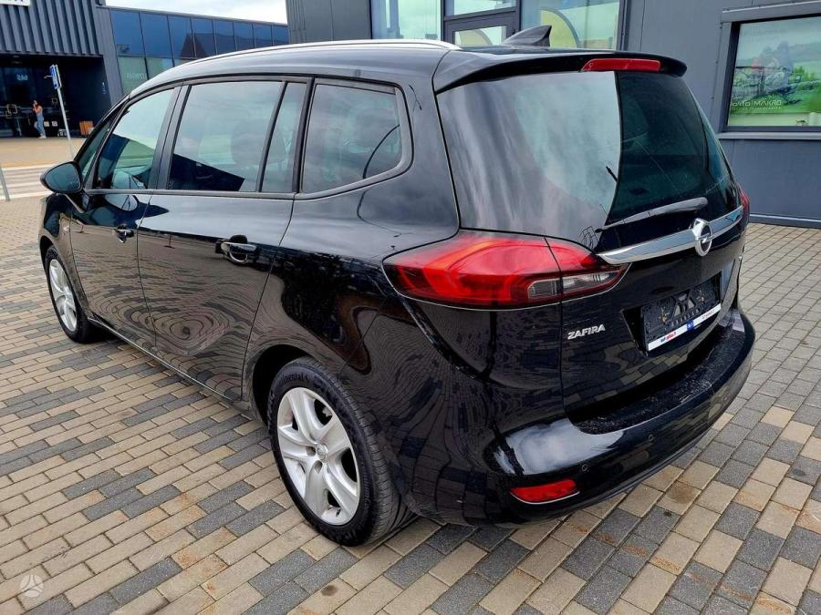 Black Opel Zafira 2016 in Siauliai, with an engine capacity of 1.60 L and mileage of 290 thousand km for 7300 €, photo 13 on AUTOMOTO.COM.LV