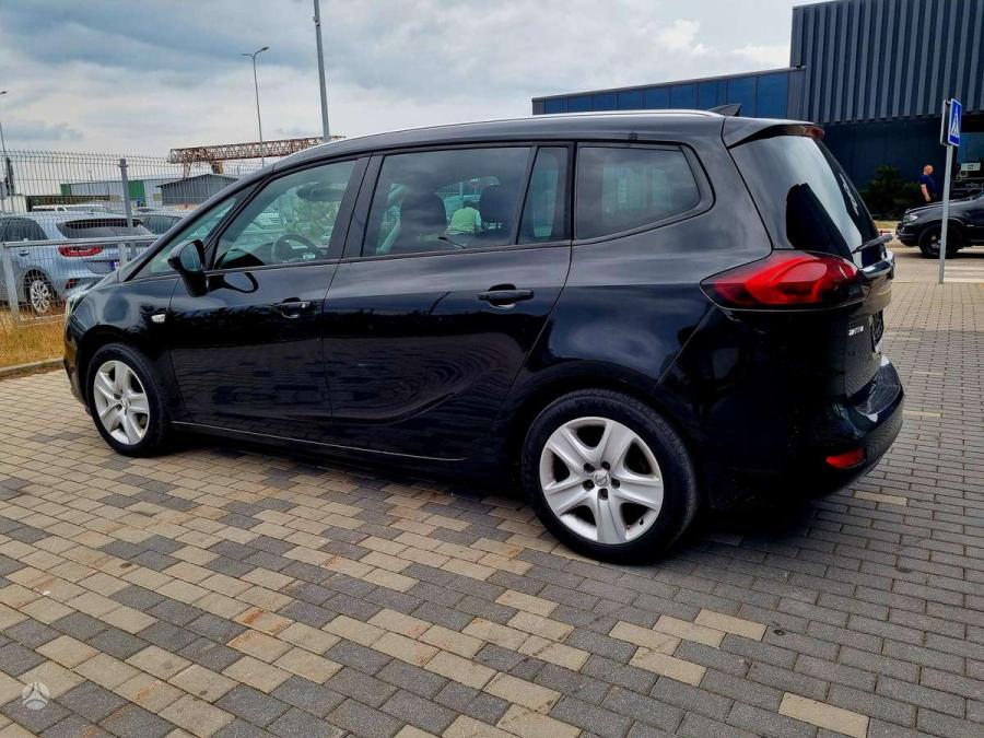 Black Opel Zafira 2016 in Siauliai, with an engine capacity of 1.60 L and mileage of 290 thousand km for 7300 €, photo 14 on AUTOMOTO.COM.LV