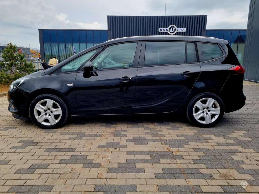 Black Opel Zafira 2016 in Siauliai, with an engine capacity of 1.60 L and mileage of 290 thousand km for 7300 €, photo 15 on AUTOMOTO.COM.LV