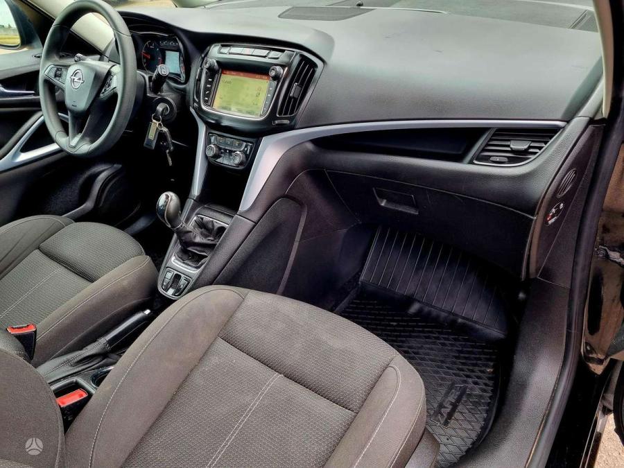 Black Opel Zafira 2016 in Siauliai, with an engine capacity of 1.60 L and mileage of 290 thousand km for 7300 €, photo 27 on AUTOMOTO.COM.LV