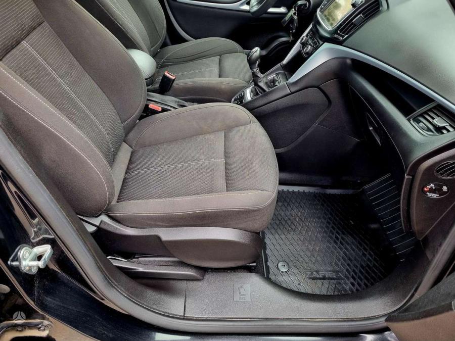 Black Opel Zafira 2016 in Siauliai, with an engine capacity of 1.60 L and mileage of 290 thousand km for 7300 €, photo 28 on AUTOMOTO.COM.LV