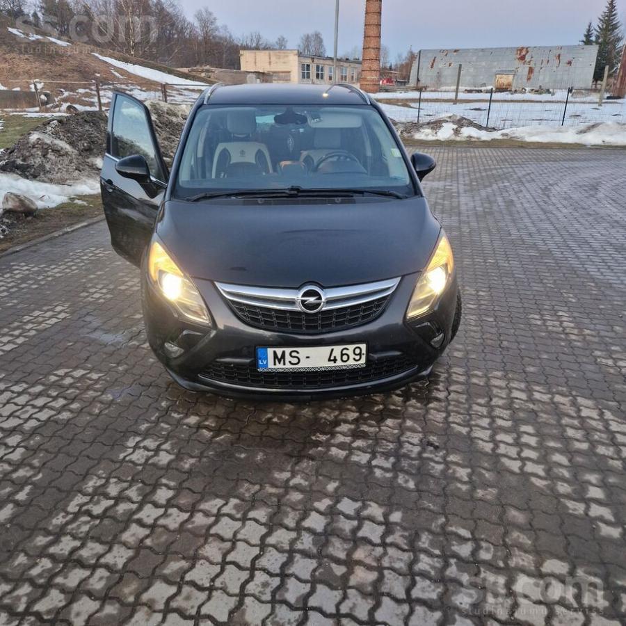 Black Opel Zafira 2016 in Gulbene, with an engine capacity of 2.00 L and mileage of 283 thousand km for 2300 €, photo 1 on AUTOMOTO.COM.LV