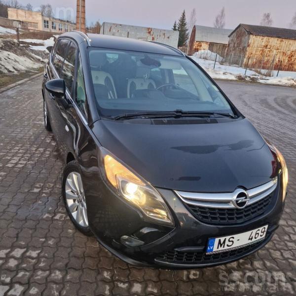 Black Opel Zafira 2016 in Gulbene, with an engine capacity of 2.00 L and mileage of 283 thousand km for 2300 €, photo 2 on AUTOMOTO.COM.LV