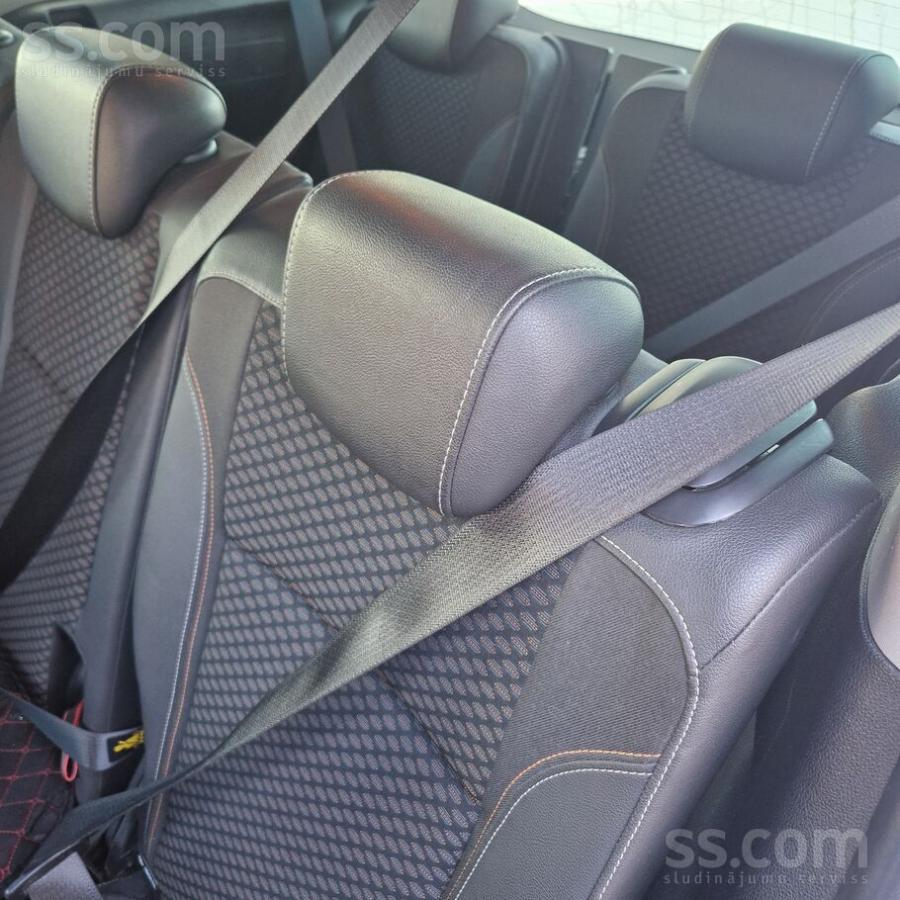 Black Opel Zafira 2016 in Gulbene, with an engine capacity of 2.00 L and mileage of 283 thousand km for 2300 €, photo 5 on AUTOMOTO.COM.LV