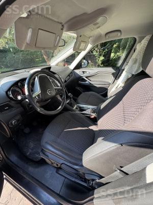 Melns Opel Zafira 2016 Rēzekne, ar dzinēja tilpumu 2.00 L un nobraukumu 177 tūkst. km par 6000 €, foto 4 vietnē AUTOMOTO.COM.LV