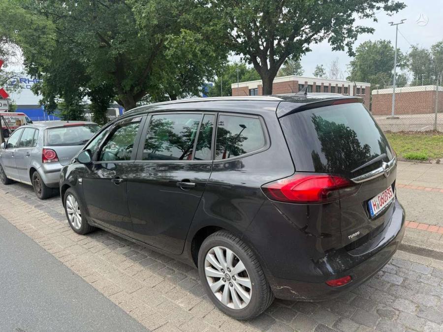 Melns Opel Zafira 2016 Panevēža, ar dzinēja tilpumu 1.36 L un nobraukumu 228 tūkst. km par 4000 €, foto 5 vietnē AUTOMOTO.COM.LV