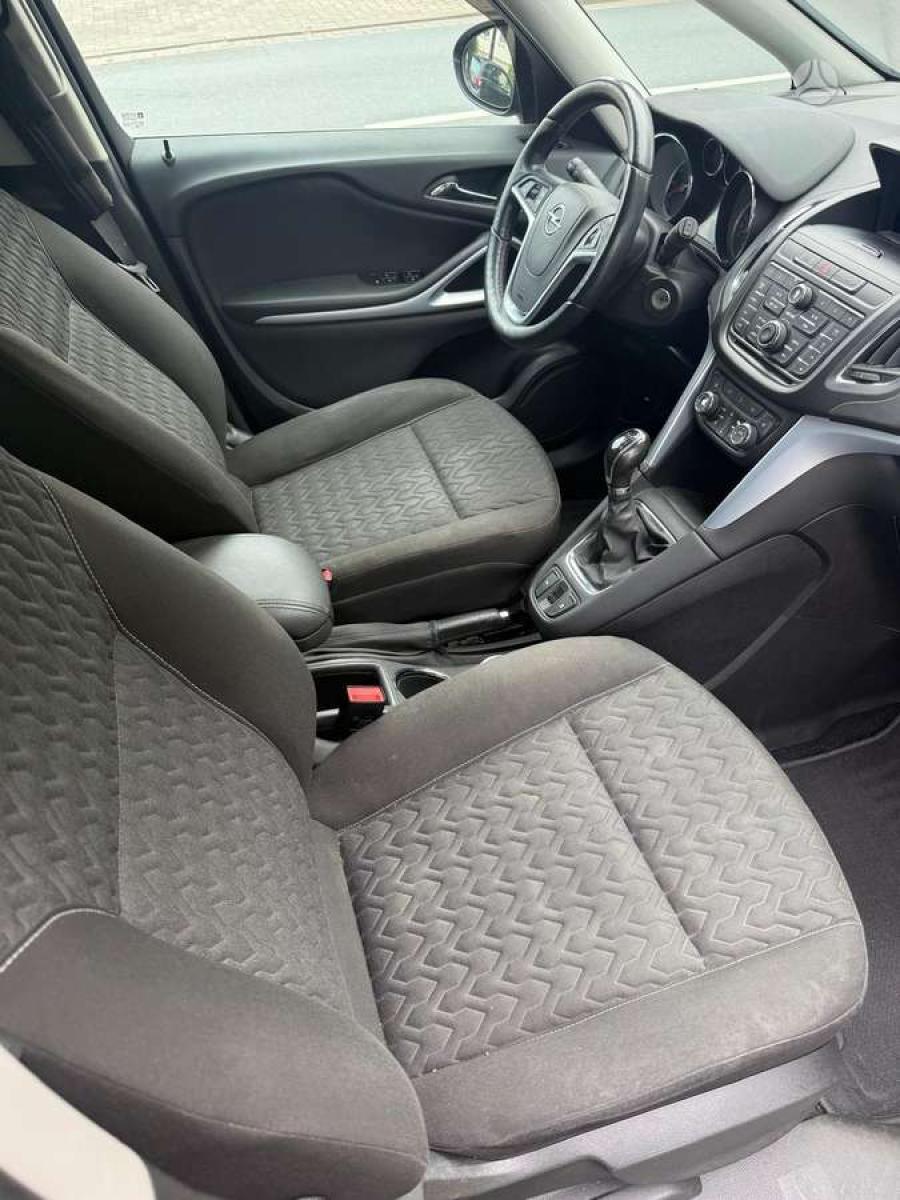 Melns Opel Zafira 2016 Panevēža, ar dzinēja tilpumu 1.36 L un nobraukumu 228 tūkst. km par 4000 €, foto 7 vietnē AUTOMOTO.COM.LV