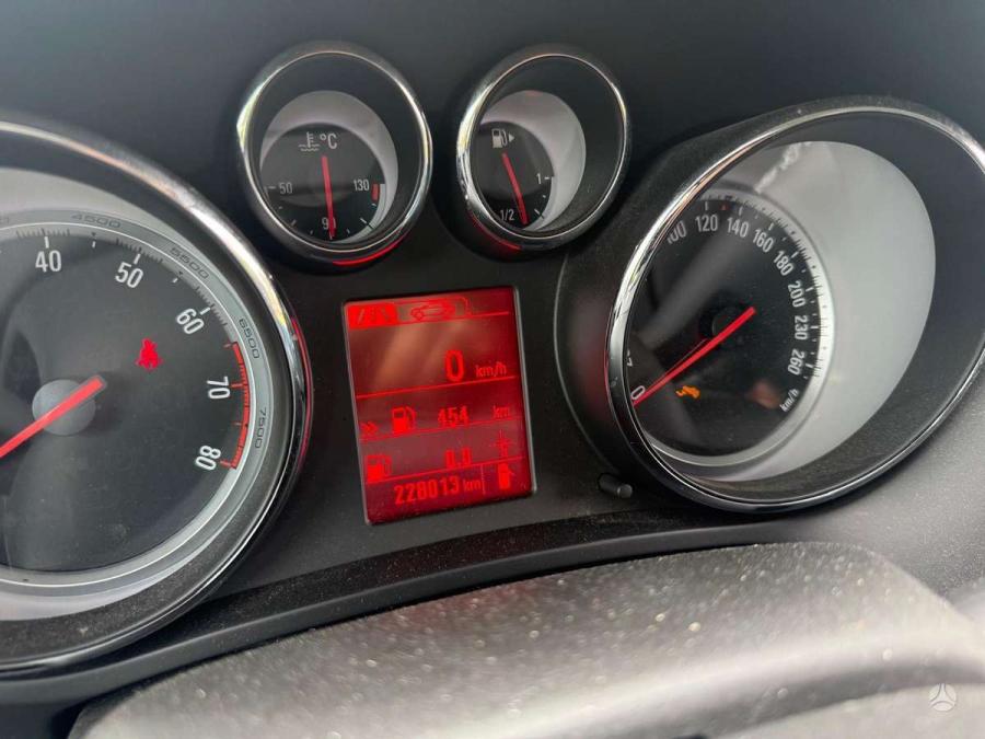Melns Opel Zafira 2016 Panevēža, ar dzinēja tilpumu 1.36 L un nobraukumu 228 tūkst. km par 4000 €, foto 11 vietnē AUTOMOTO.COM.LV