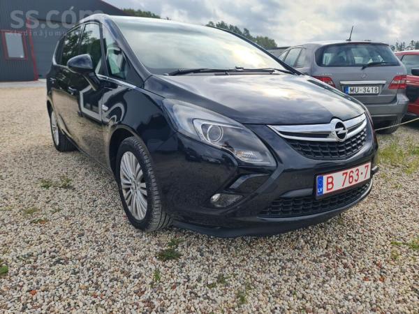 Black Opel Zafira 2016 in Cesis, with an engine capacity of 1.60 L and mileage of 235 thousand km for 7550 €, photo 1 on AUTOMOTO.COM.LV