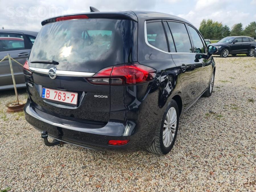 Black Opel Zafira 2016 in Cesis, with an engine capacity of 1.60 L and mileage of 235 thousand km for 7550 €, photo 4 on AUTOMOTO.COM.LV