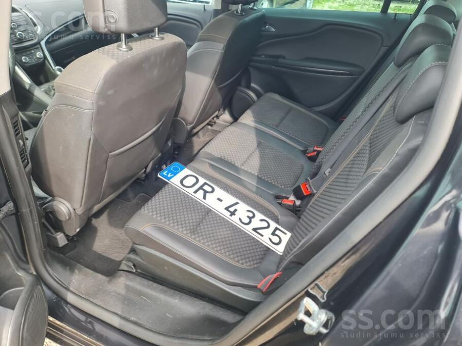 Black Opel Zafira 2016 in Cesis, with an engine capacity of 1.60 L and mileage of 235 thousand km for 7550 €, photo 8 on AUTOMOTO.COM.LV