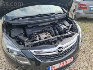 Black Opel Zafira 2016 in Cesis, with an engine capacity of 1.60 L and mileage of 235 thousand km for 7550 €, photo 12 on AUTOMOTO.COM.LV