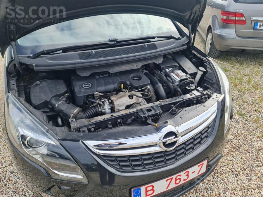 Black Opel Zafira 2016 in Cesis, with an engine capacity of 1.60 L and mileage of 235 thousand km for 7550 €, photo 12 on AUTOMOTO.COM.LV