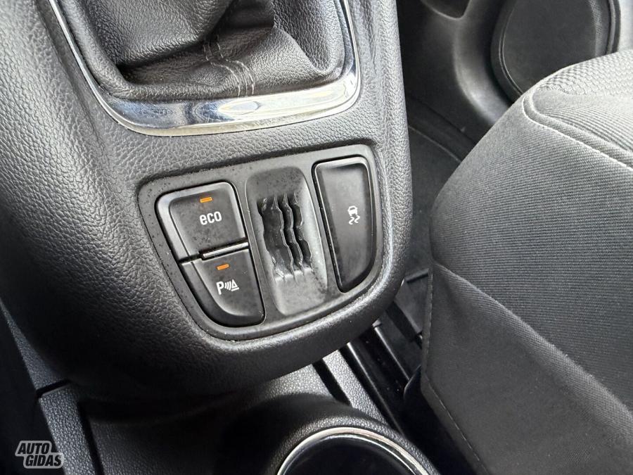 Black Opel Zafira 2016 in Vilnius, with an engine capacity of 2.00 L and mileage of 190 thousand km for 7200 €, photo 16 on AUTOMOTO.COM.LV