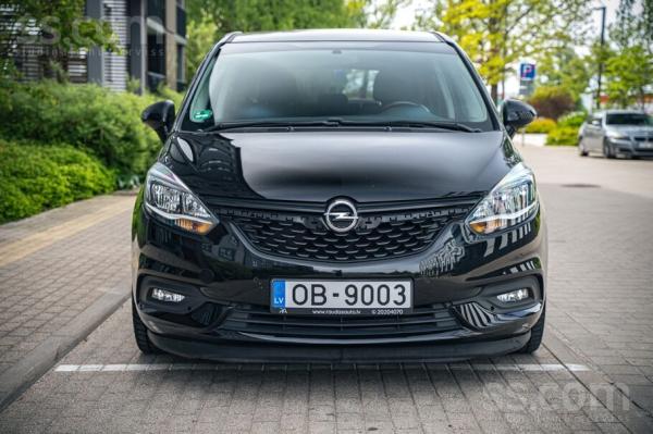 Melns Opel Zafira 2017 Rīga, ar dzinēja tilpumu 2.00 L un nobraukumu 183 tūkst. km par 7990 €, foto 2 vietnē AUTOMOTO.COM.LV