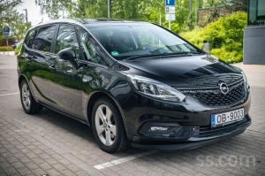 Black Opel Zafira 2017 in Riga, with an engine capacity of 2.00 L and mileage of 183 thousand km for 7990 €, photo 3 on AUTOMOTO.COM.LV