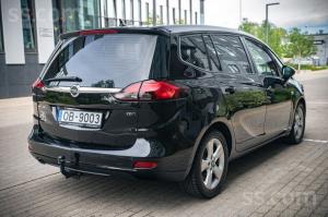 Black Opel Zafira 2017 in Riga, with an engine capacity of 2.00 L and mileage of 183 thousand km for 7990 €, photo 4 on AUTOMOTO.COM.LV