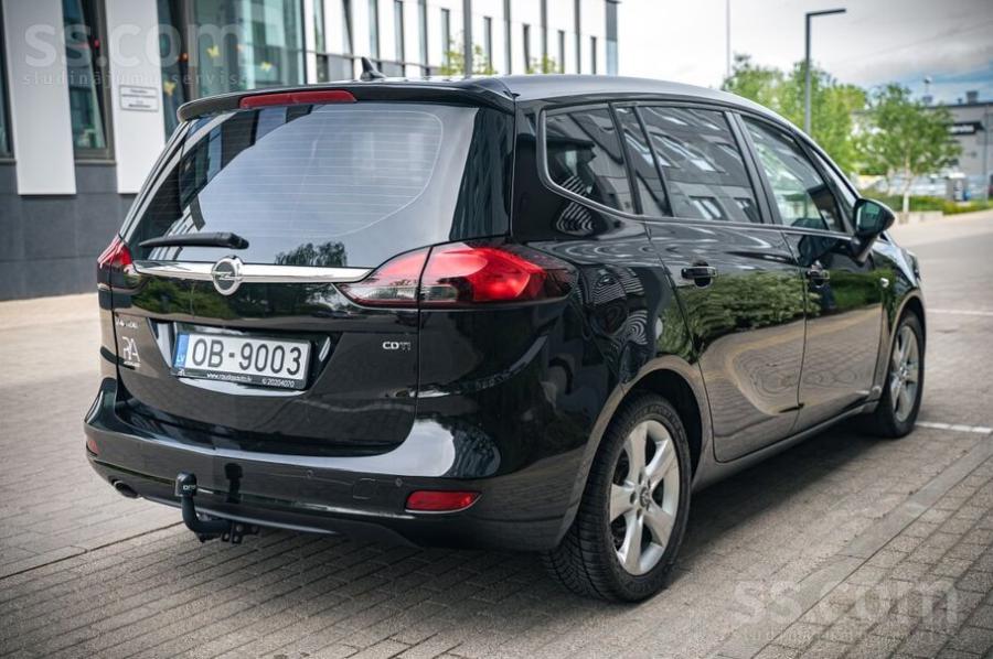 Black Opel Zafira 2017 in Riga, with an engine capacity of 2.00 L and mileage of 183 thousand km for 7990 €, photo 4 on AUTOMOTO.COM.LV