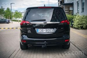 Black Opel Zafira 2017 in Riga, with an engine capacity of 2.00 L and mileage of 183 thousand km for 7990 €, photo 5 on AUTOMOTO.COM.LV