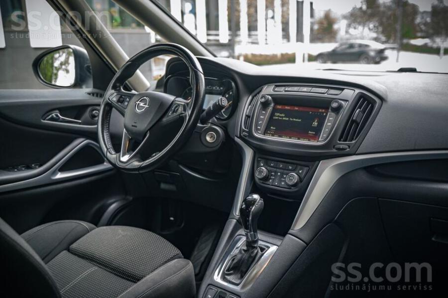 Black Opel Zafira 2017 in Riga, with an engine capacity of 2.00 L and mileage of 183 thousand km for 7990 €, photo 7 on AUTOMOTO.COM.LV