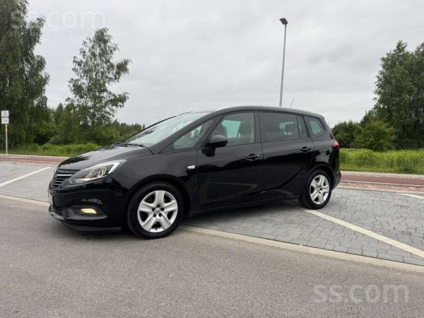 Black Opel Zafira 2017 in Jelgava, with an engine capacity of 2.00 L and mileage of 0 thousand km for 10350 €, photo 4 on AUTOMOTO.COM.LV