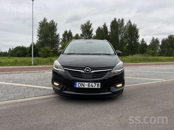 Black Opel Zafira 2017 in Jelgava, with an engine capacity of 2.00 L and mileage of 0 thousand km for 10350 €, photo 5 on AUTOMOTO.COM.LV