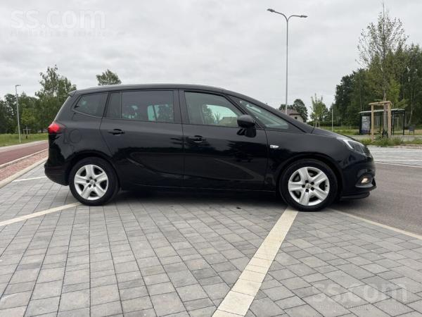 Black Opel Zafira 2017 in Jelgava, with an engine capacity of 2.00 L and mileage of 0 thousand km for 10350 €, photo 7 on AUTOMOTO.COM.LV