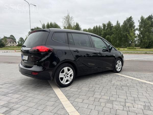 Black Opel Zafira 2017 in Jelgava, with an engine capacity of 2.00 L and mileage of 0 thousand km for 10350 €, photo 8 on AUTOMOTO.COM.LV