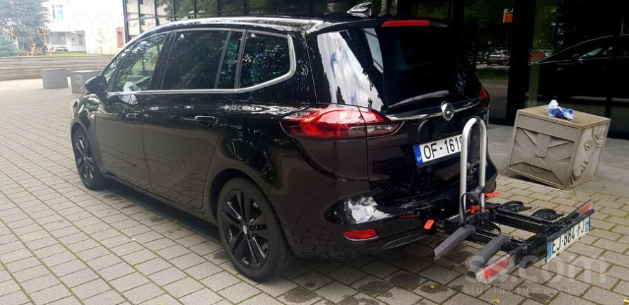 Black Opel Zafira 2017 in Jurmala, with an engine capacity of 2.00 L and mileage of 229 thousand km for 7200 €, photo 3 on AUTOMOTO.COM.LV