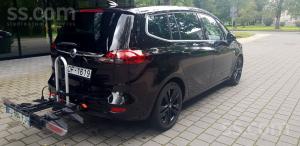 Black Opel Zafira 2017 in Jurmala, with an engine capacity of 2.00 L and mileage of 229 thousand km for 7200 €, photo 5 on AUTOMOTO.COM.LV