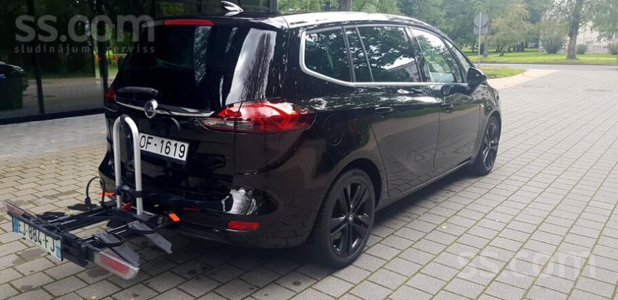 Black Opel Zafira 2017 in Jurmala, with an engine capacity of 2.00 L and mileage of 229 thousand km for 7200 €, photo 5 on AUTOMOTO.COM.LV