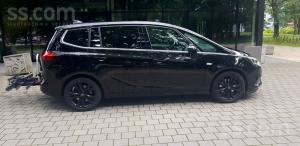 Black Opel Zafira 2017 in Jurmala, with an engine capacity of 2.00 L and mileage of 229 thousand km for 7200 €, photo 6 on AUTOMOTO.COM.LV